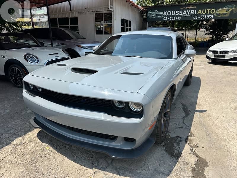 Dodge Challenger 2020 V6 like new very clean - Cars for Sale - 116481533